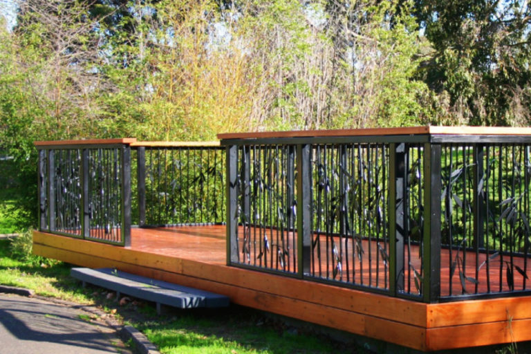 Custom viewing platform fence at Fordham Gardens - Furphy Foundry ...